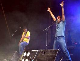 Lleno en Fefiñáns para ver a Melón Diésel