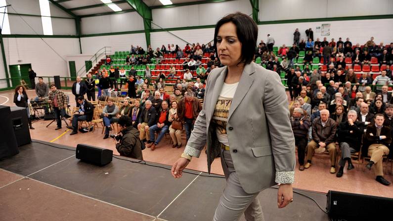 Zaira Rodríguez releva a Ramón Vigo en el pleno más concurrido de Cee