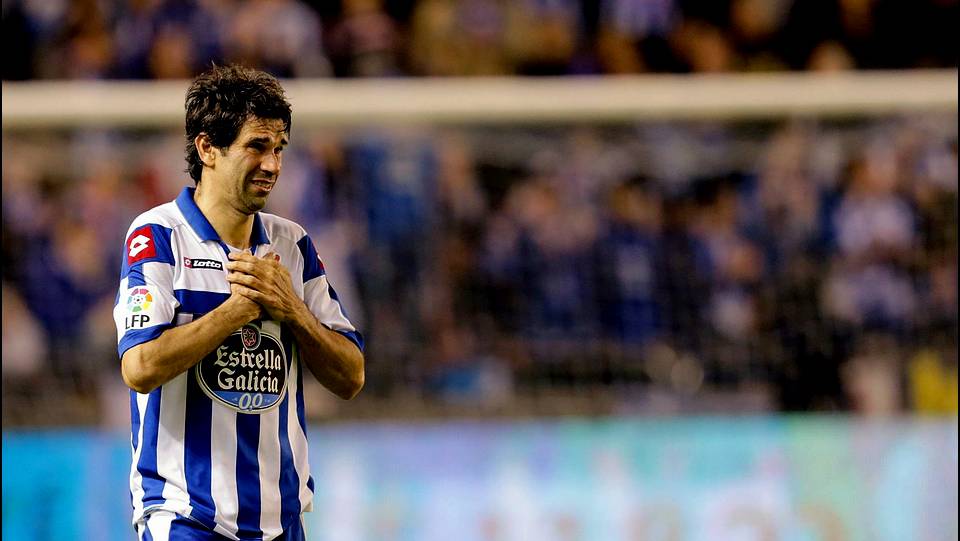Valerón anuncia emocionado su adiós al Dépor, pero no se retira del fútbol