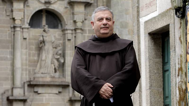 Monseñor fray Rodríguez Carballo pregona la Semana Santa de Viveiro