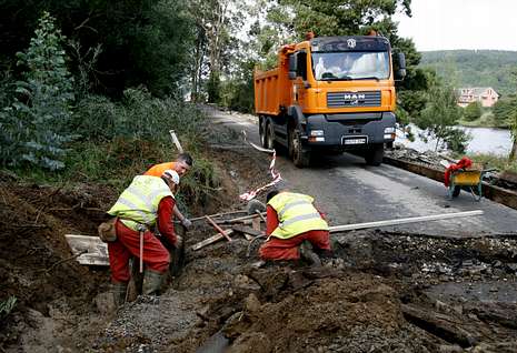 La negativa a ceder terrenos trunca la obra de la carretera de Lires