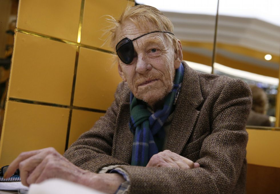 Tim Behrens vende en dos horas las obras que exponía en Cosme