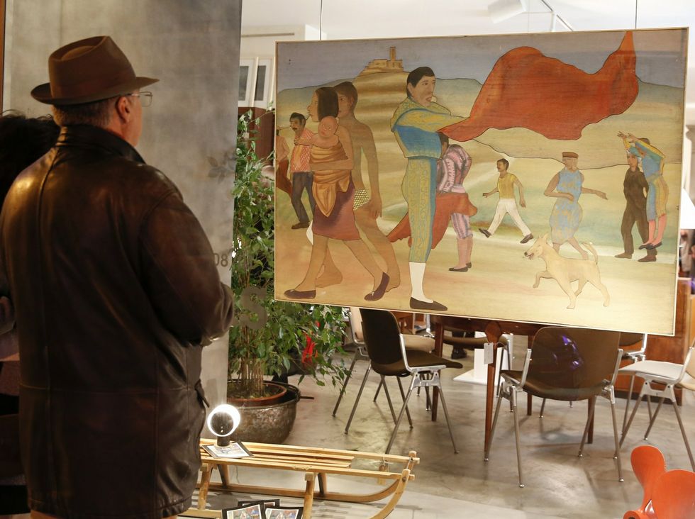 Tim Behrens vende en dos horas las obras que exponía en Cosme