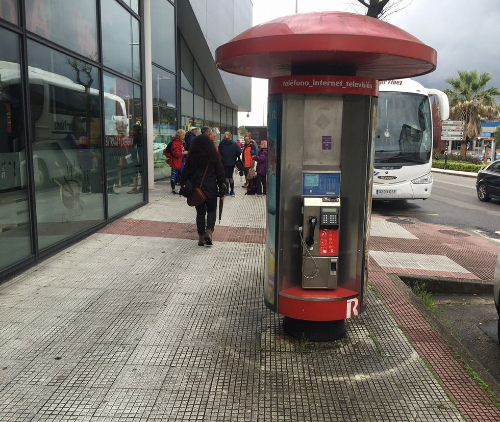 Los teléfonos públicos sobreviven sin apenas uso en la ciudad