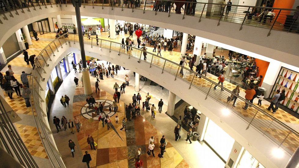 Inditex reduce de siete a tres sus tiendas en Espacio Coruña