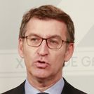 Feijoo vuelve al trabajo solo siete días después de ser padre