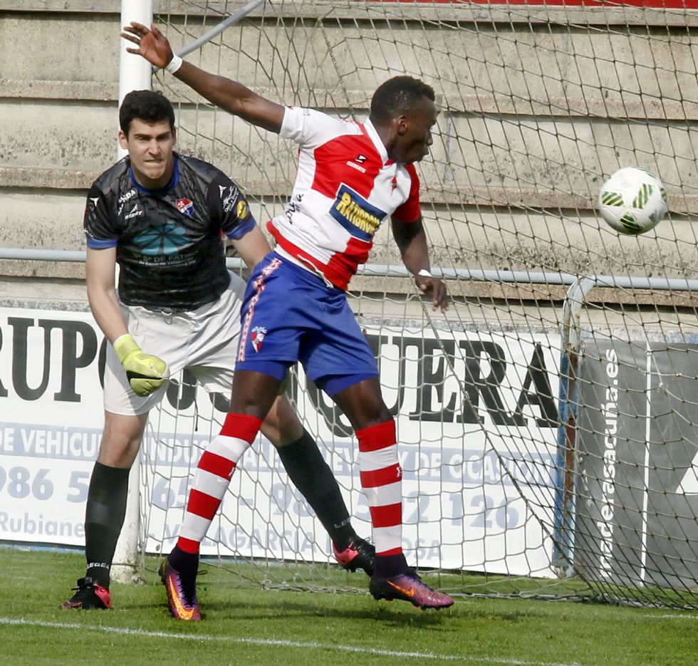 El Arousa se mantiene en la lucha
