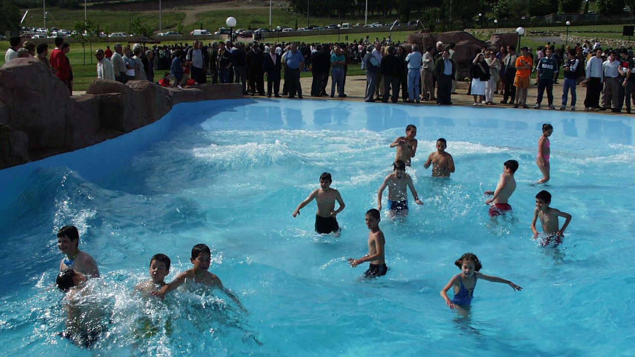 Cerceda inaugura el primer parque acuático de Galicia