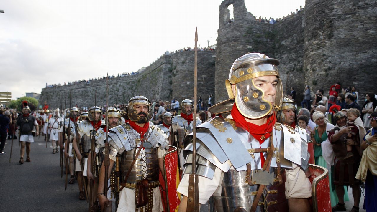 Desfile multitudinario del Arde Lucus