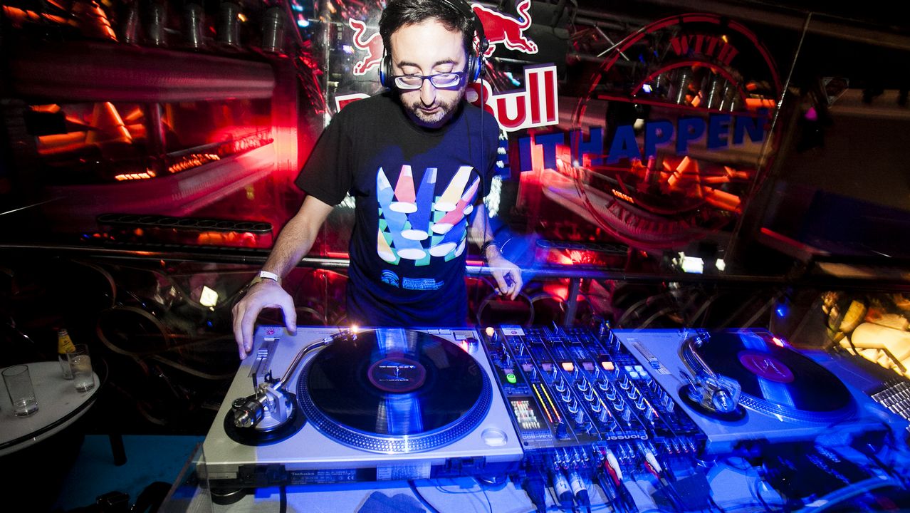 Víktor Flores y Fon Kid rescatan la bola de los 70