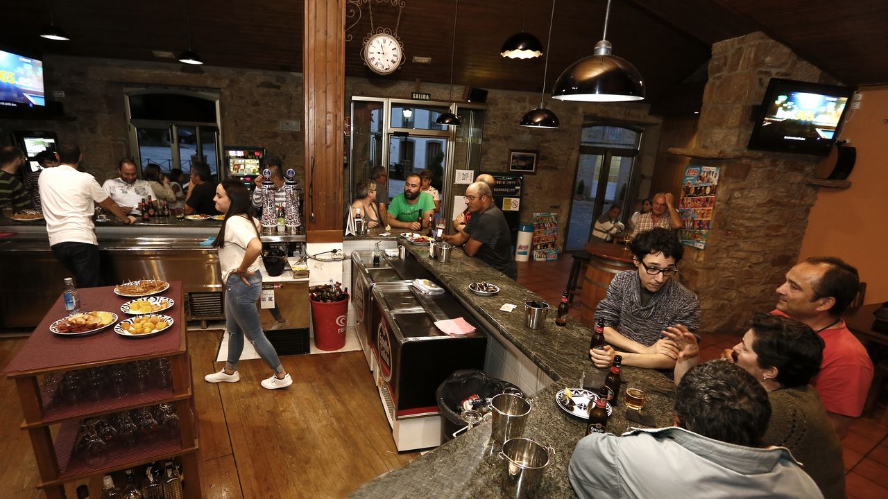 Nueva oferta de ocio en pleno centro de Cervo, abrió el «Caseto de Copas»