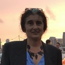 La artista gallega María Arceo, la conciencia del plástico en el río ...