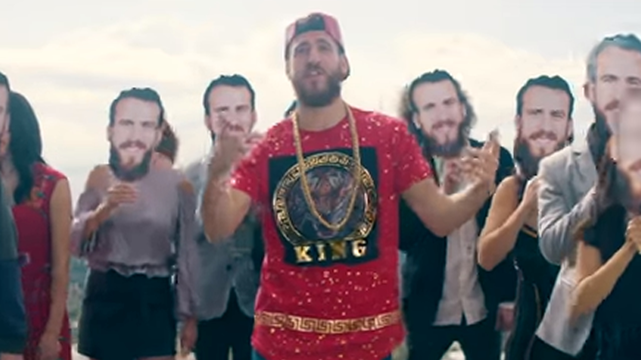 El Chacho se pasa al rap con sus rivales de Euroliga