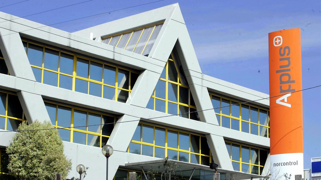 Applus formaliza la compra y ya controla las ITV de Galicia