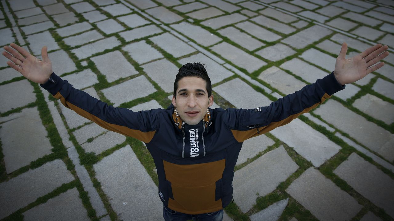 Aziz Fatihi: «Intenté cruzar la frontera bajo un camión 34 veces, la ...