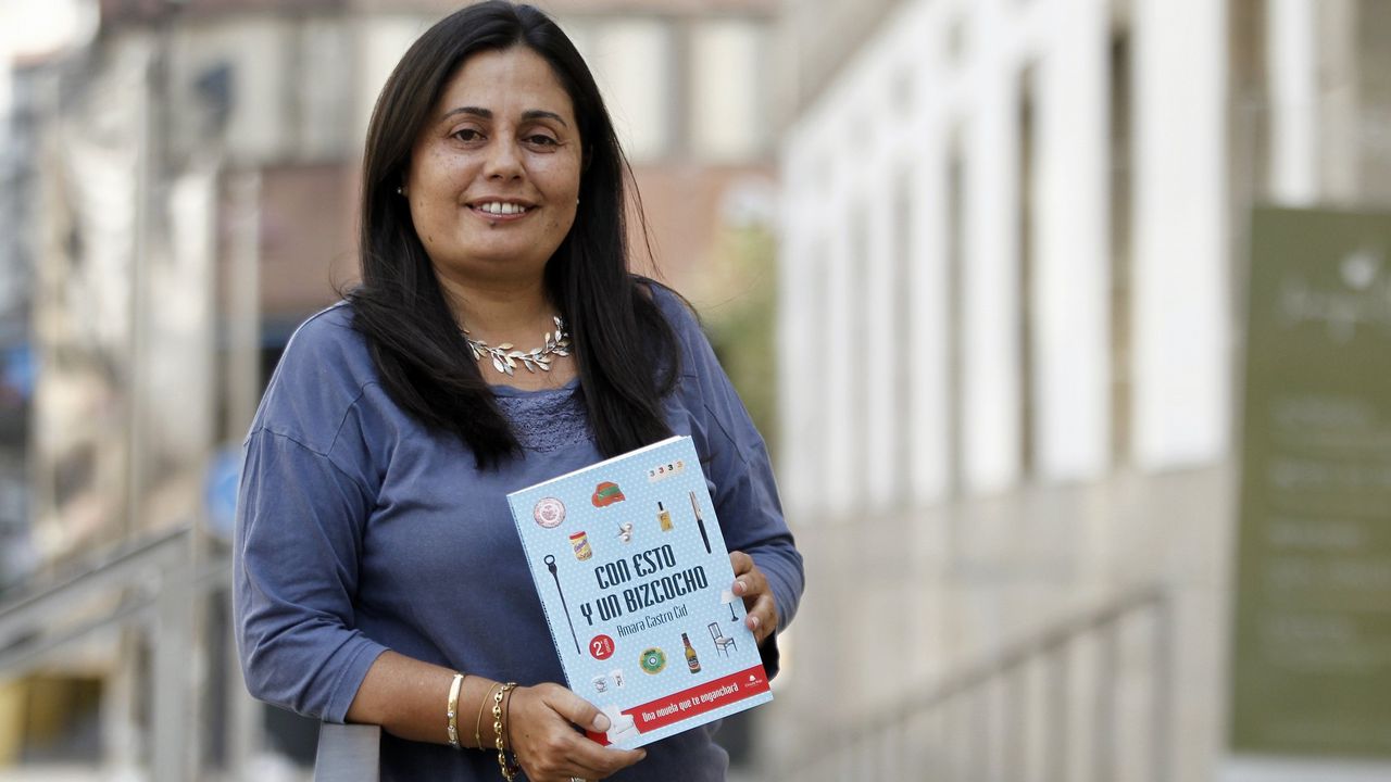 Amara Castro firma ejemplares de su novela