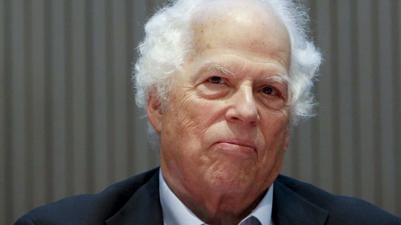 Stanley Prusiner: «Hay que hacer un esfuerzo contra males como el ...