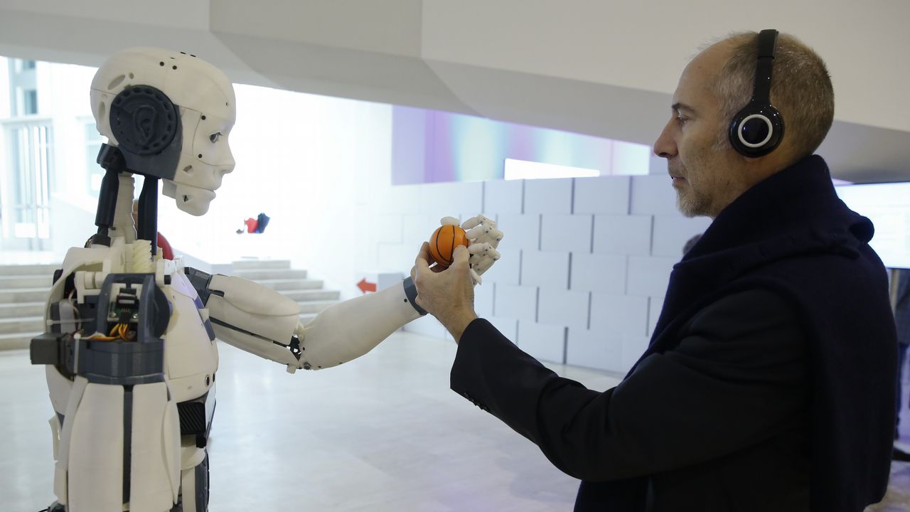 Del robot pintor al humanoide servil de la feria de inventores