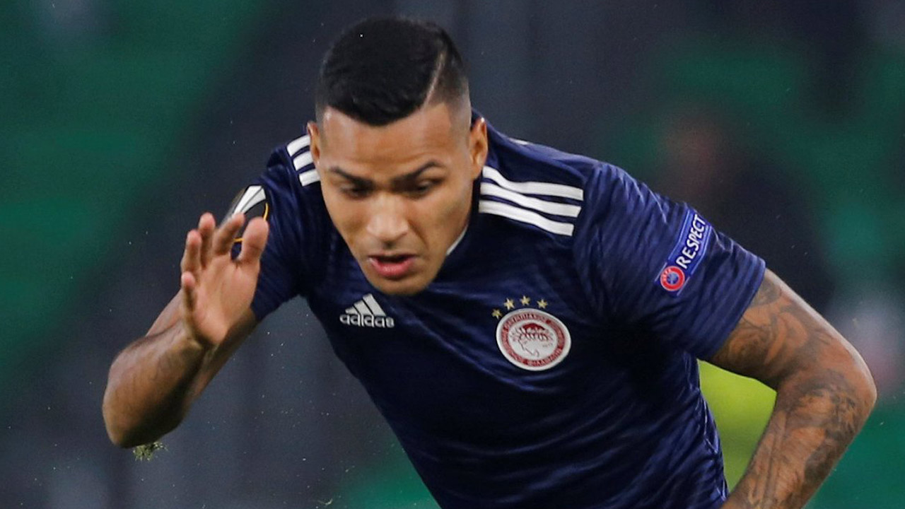 La salida de Carles Gil podría abrir la puerta de entrada a Nahuel Leiva