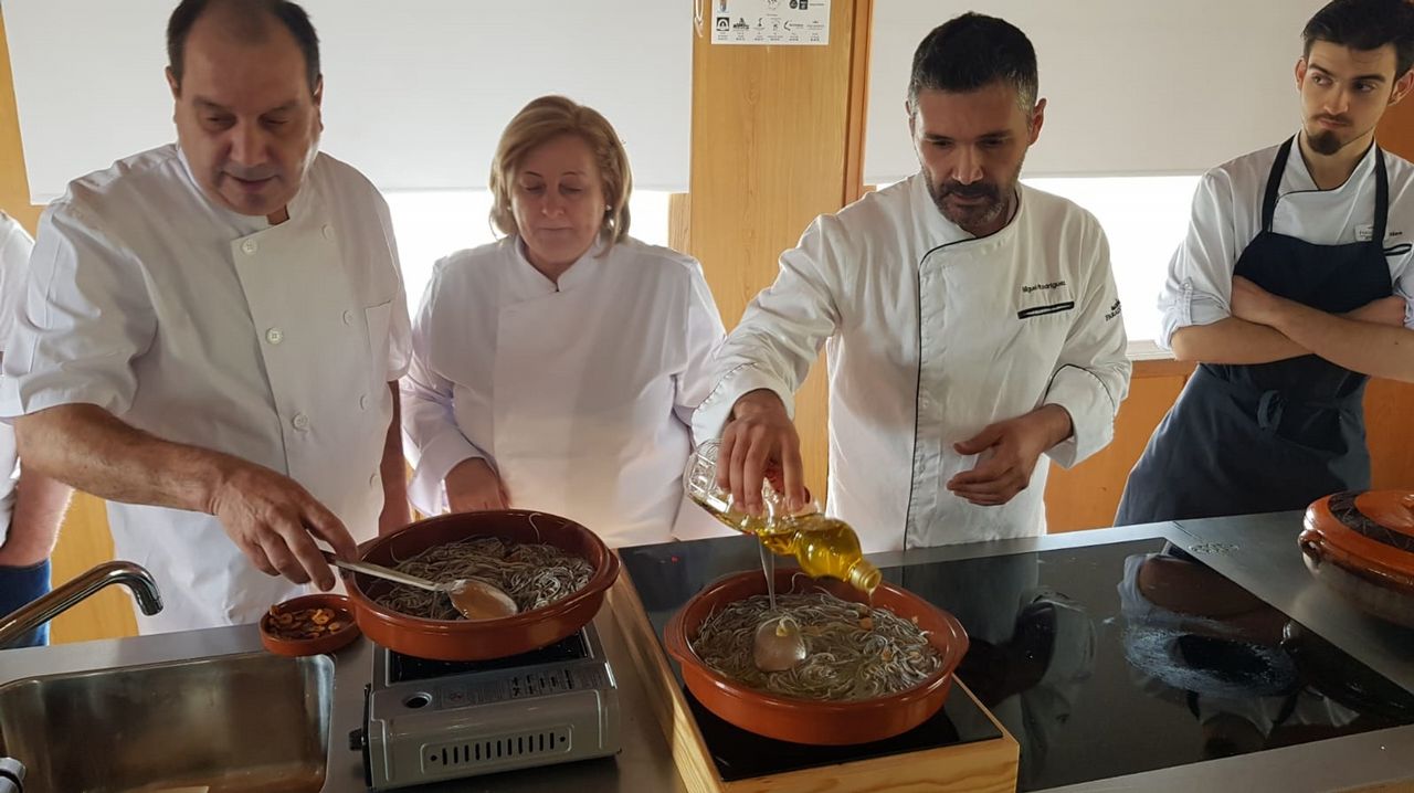 Seis restaurantes de Tui sirven desde mañana angula a 55 euros la ración