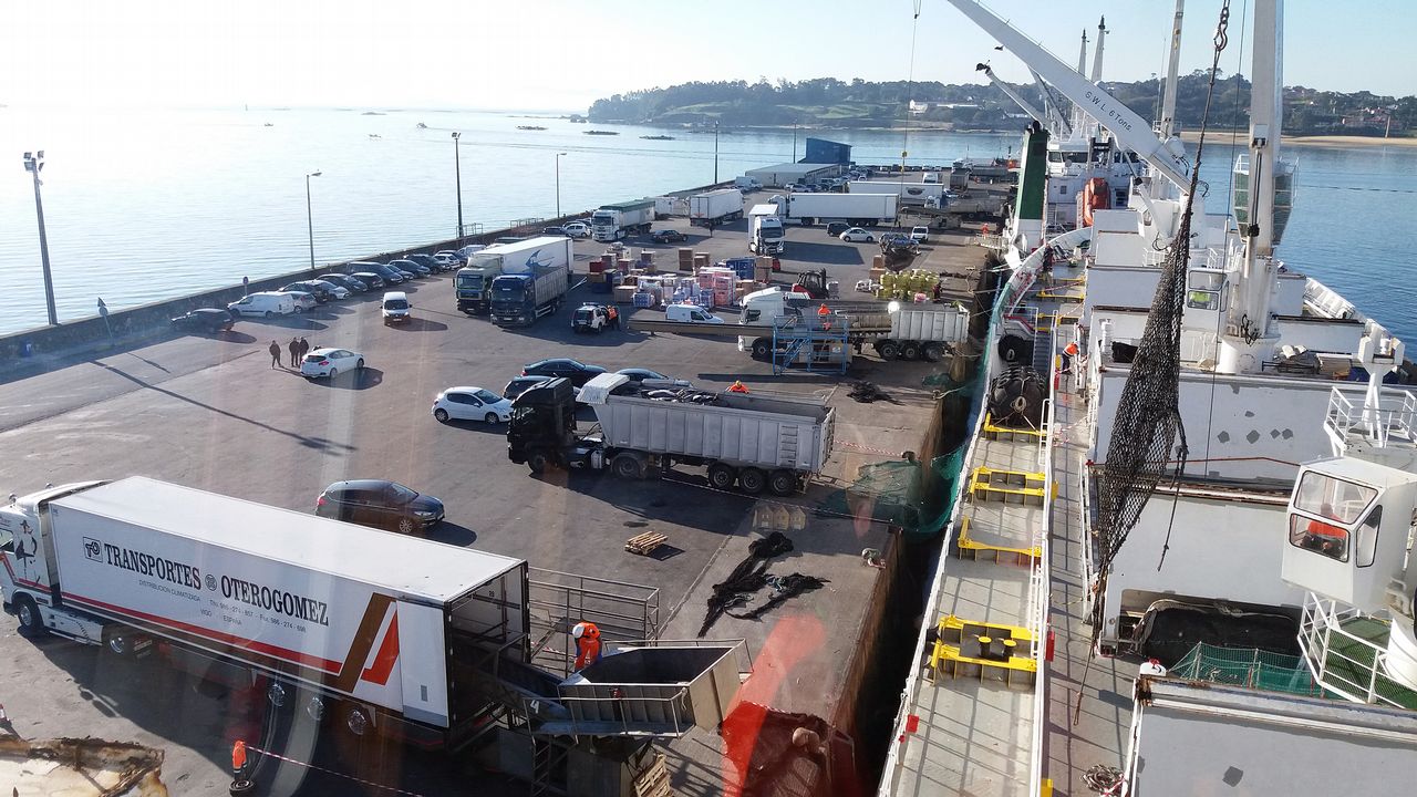 Las consignatarias se oponen a que se apilen contenedores en los muelles