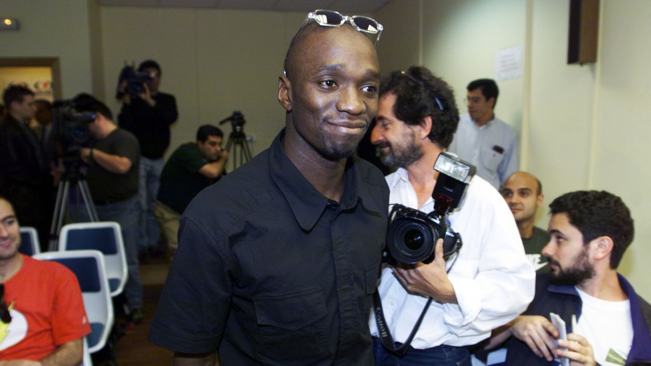 Los excelticos Makelele y Alvelo sufrieron aparatosos accidentes en la ...