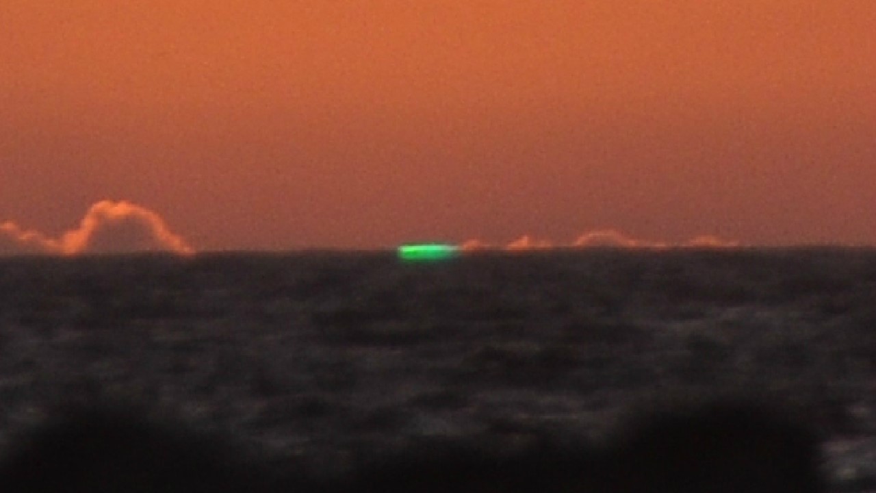 Captan un espectacular rayo verde desde las islas Cíes