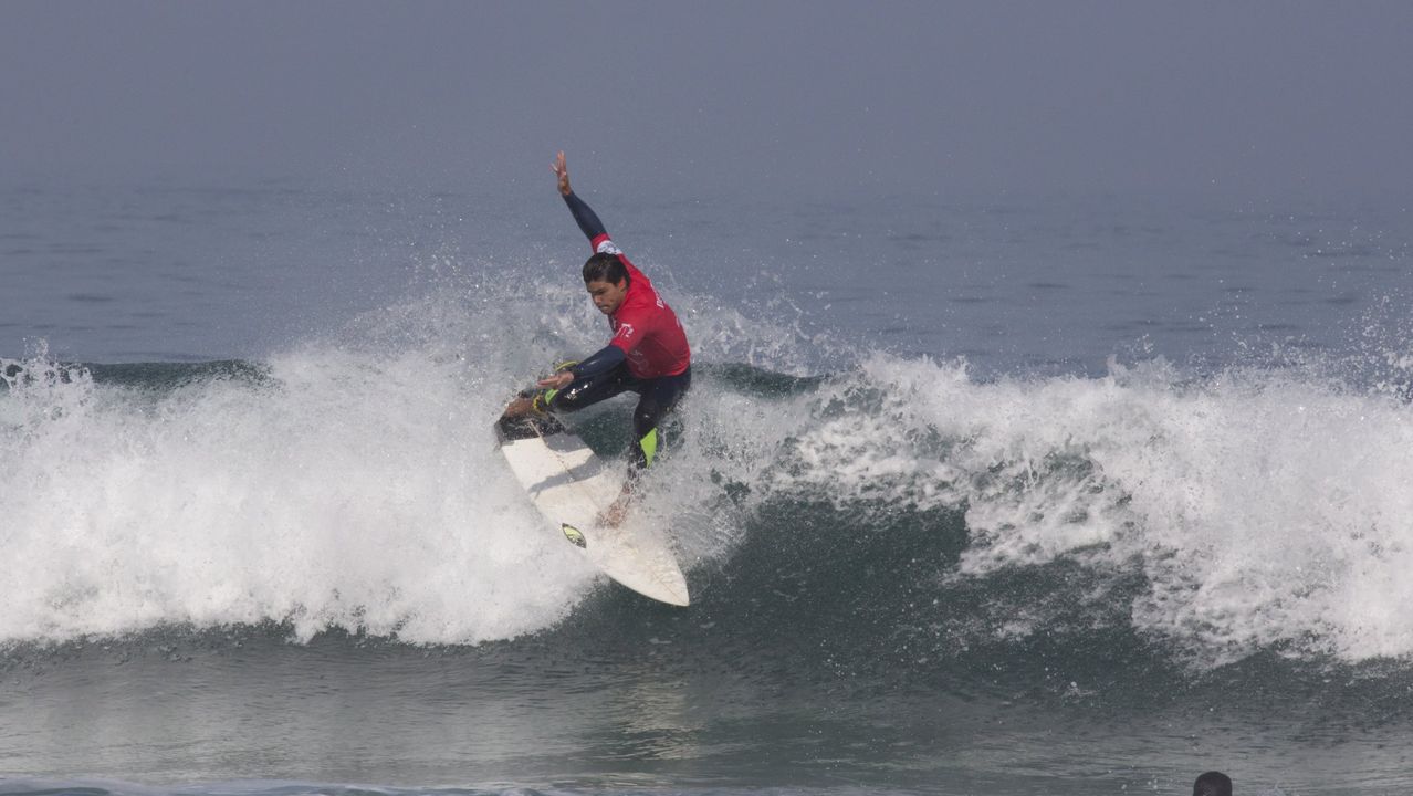 Jornada de surf en Razo este jueves a la tarde