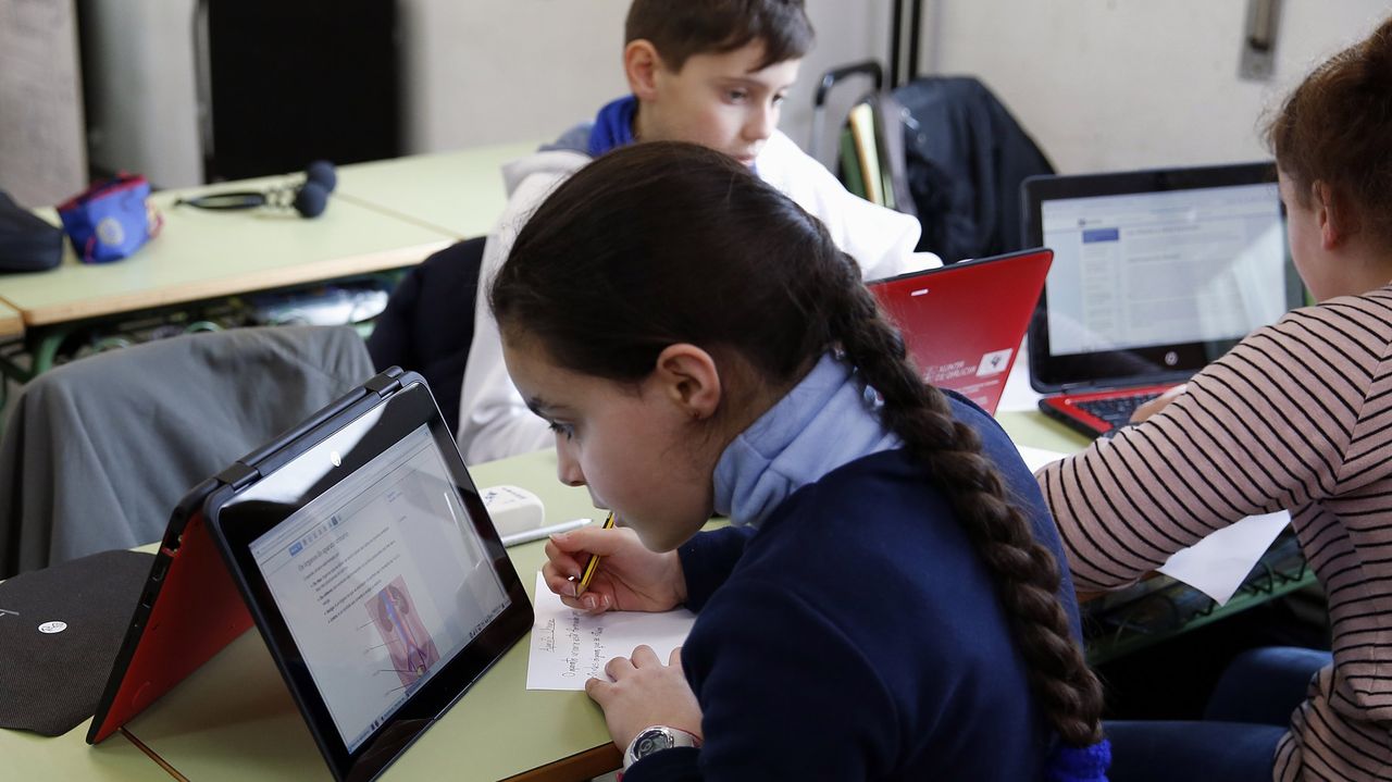 Un 30 % más de alumnos tendrán acceso al libro digital en las aulas