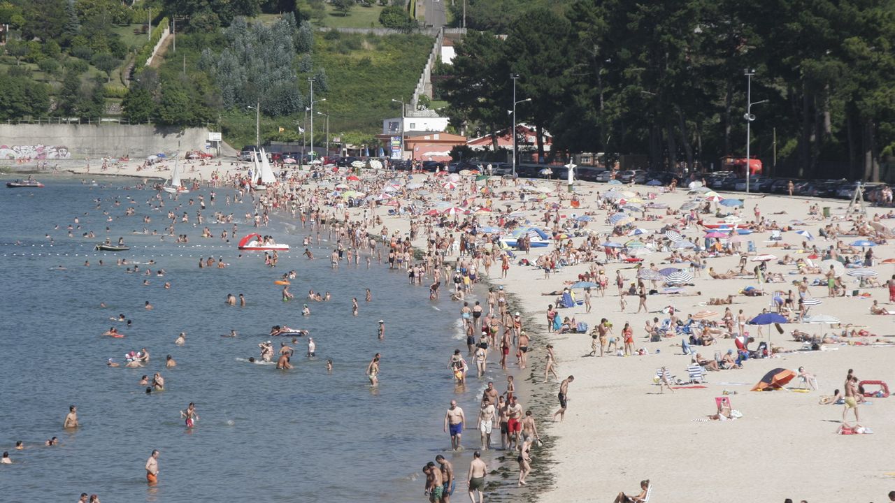Bergondo duplica su población en verano al recibir miles de turistas