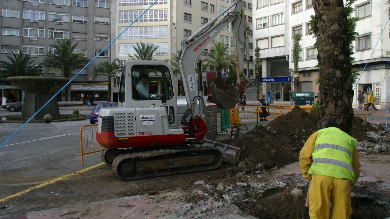 Hemeroteca | 1989 | La remodelación de la praza Roxa llega a su fin con ...