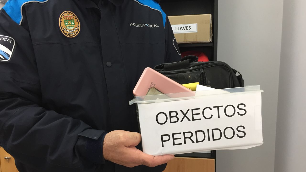 La oficina de objetos perdidos atesora más de cien llaves y veinte móviles