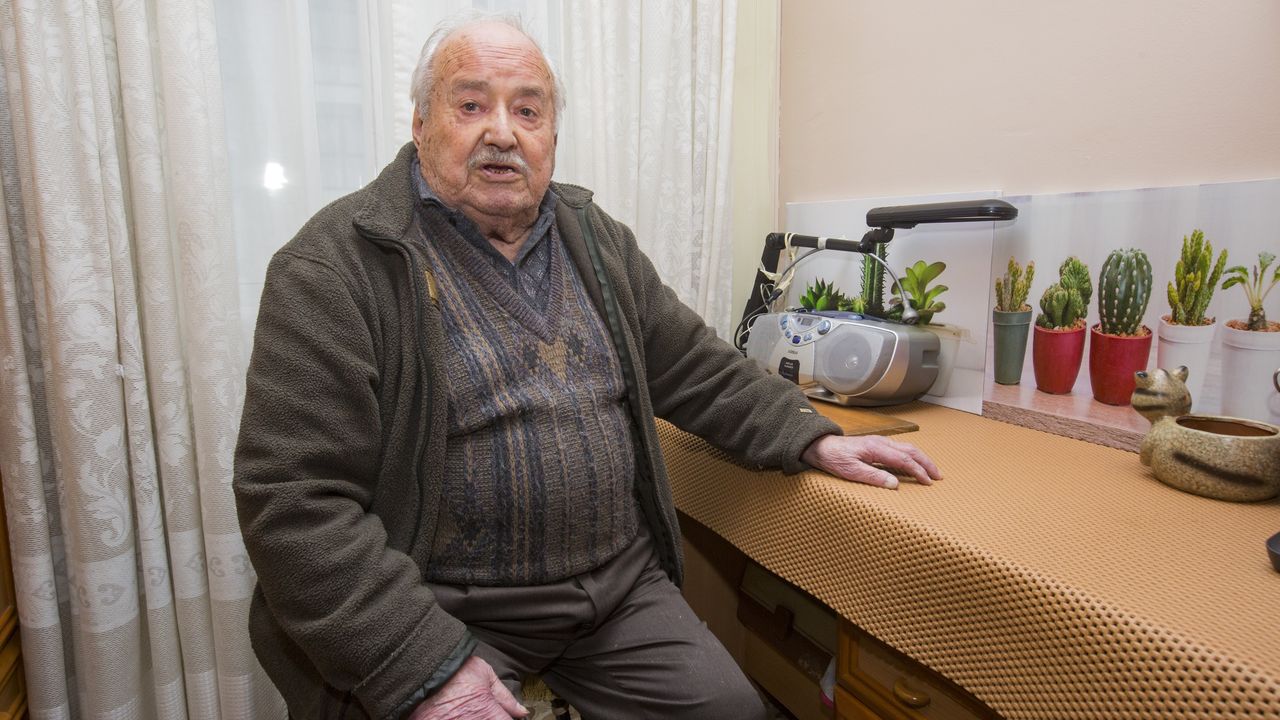 José Esmorís: «O meu primeiro taxi foi un Fiat que usara a policía ...