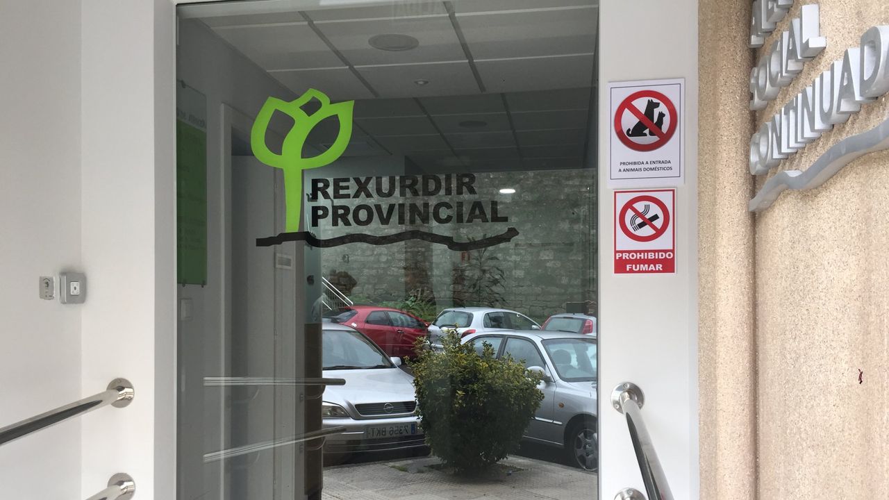 El centro de Rexurdir atiende una media de 30 usuarios diarios en pandemia