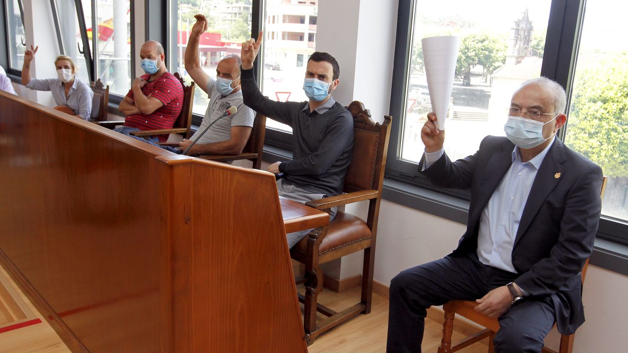 Alberto García recupera el bastón de mando de Catoira