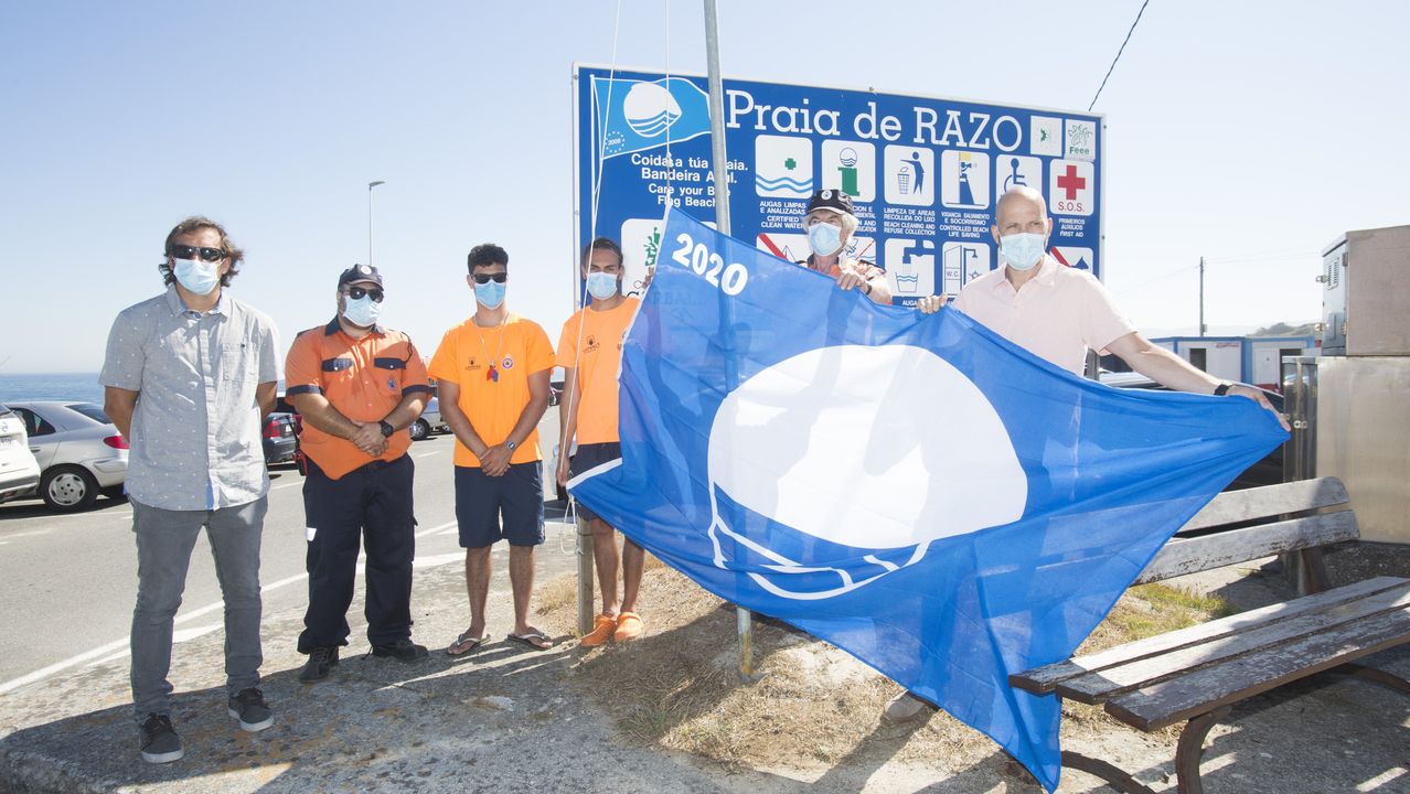 Izado de las banderas azules en las playas de Razo, Pedra do Sal y ...