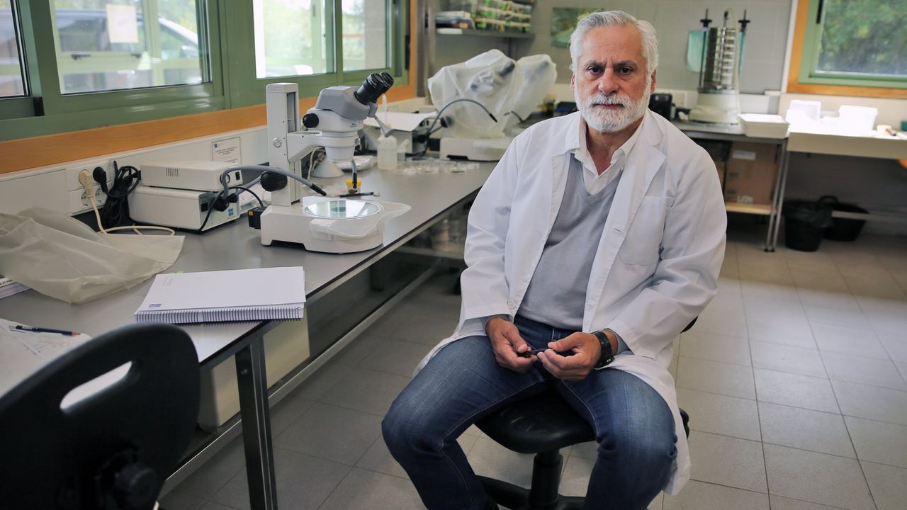 La USC destituye a Fernando Cobo de la dirección de la estación de O Con