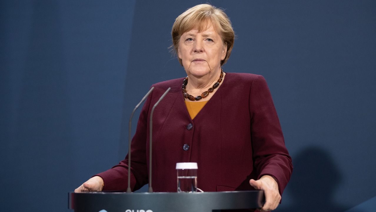 Merkel, 15 años después de su primer, y doble, hito histórico