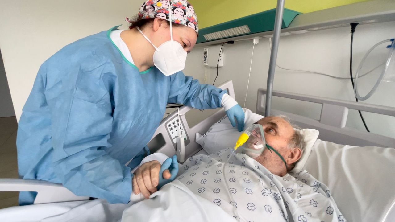 «Los pacientes de uci, cuando despiertan, no preguntan por ellos, sino ...