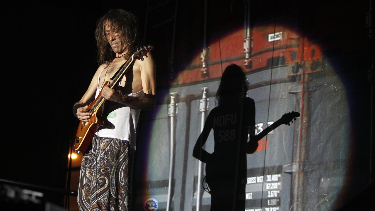 Robe Iniesta, el líder de Extremoduro, publicará el 30 de abril su ...