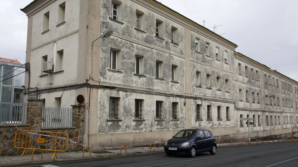 Acordonado un edificio del cuartel de la Guardia Civil en Ferrol