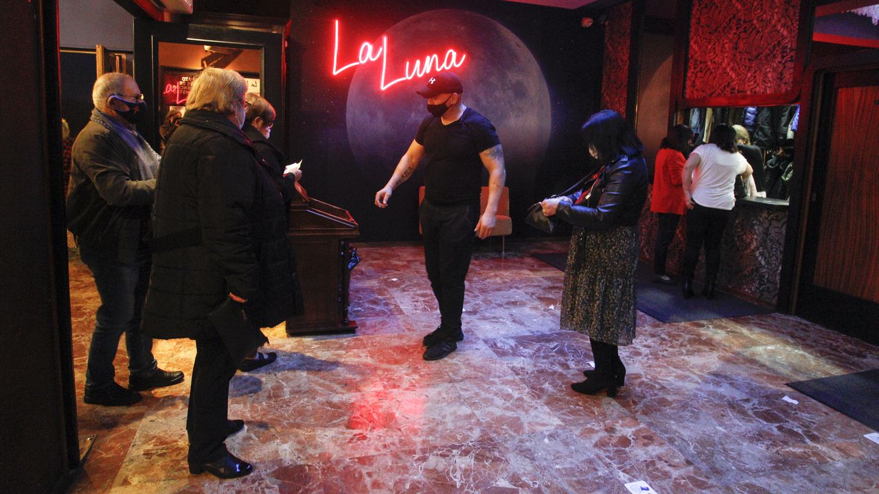 Éxito de afluencia en la reapertura de la discoteca La Luna