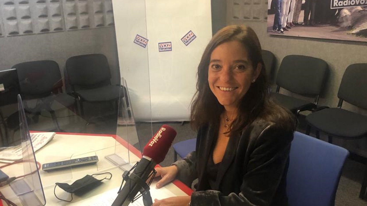 Inés Rey anuncia cinco rutas desde Alvedro, dos internacionales y tres ...