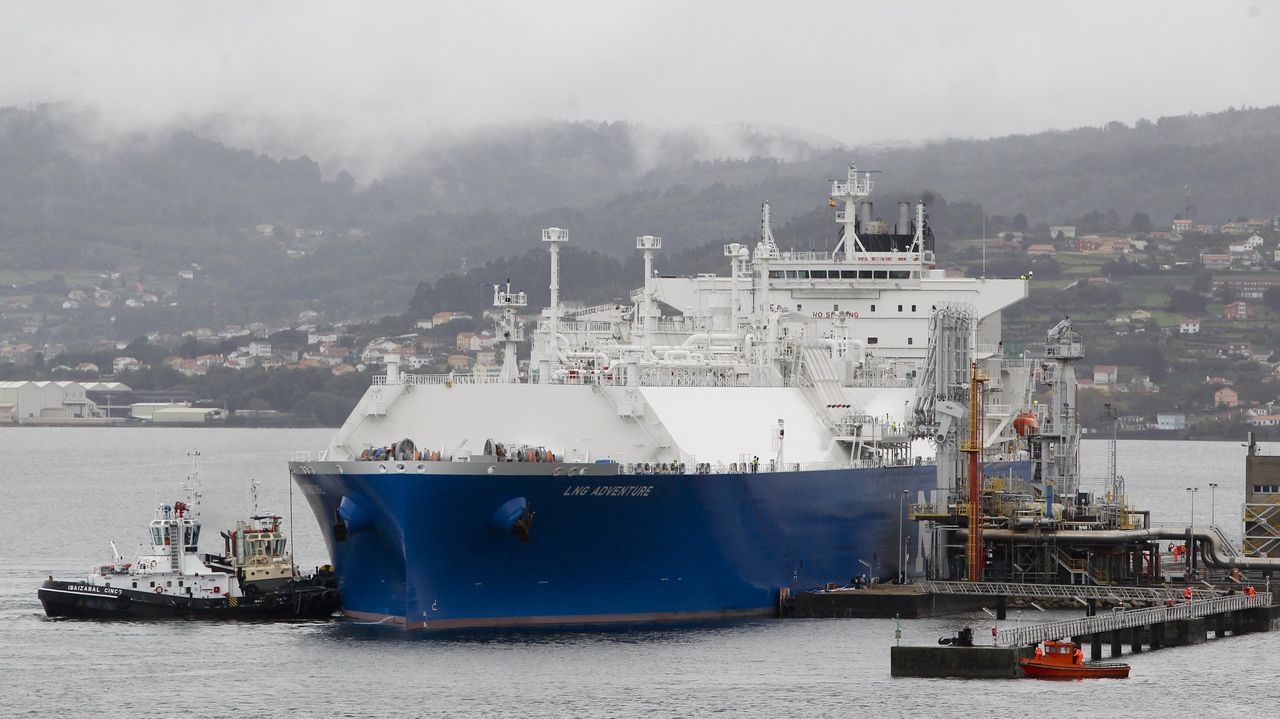 La llegada de dos gaseros cierra un año de descargas de récord en Reganosa