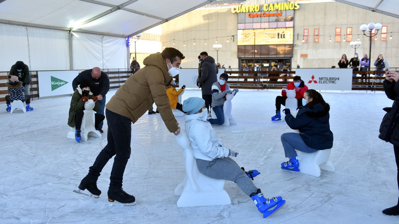 Más de 60 niños practican patinaje sobre hielo, tenis o lucha en la ...