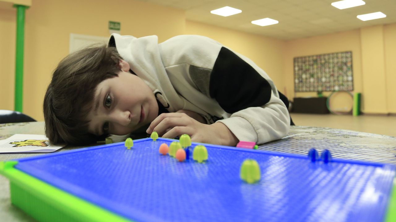 Tener un hijo con autismo: «Mi marido llora con 'The Good Doctor'; sabe ...
