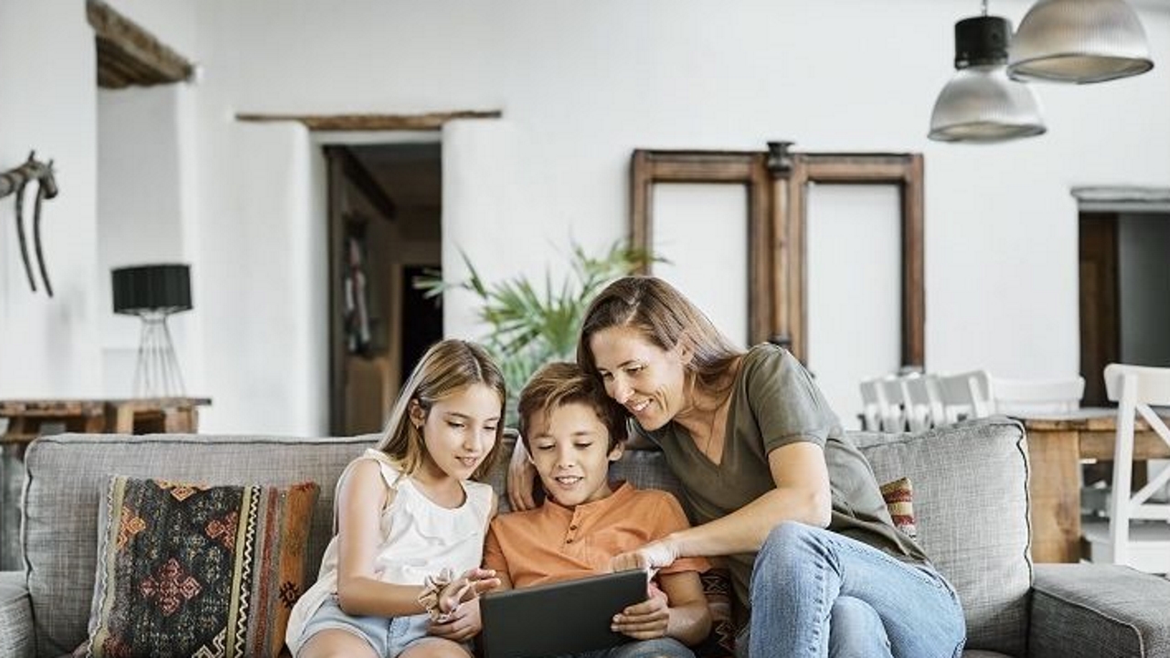 ¿Qué es el «sharenting» y cómo se pueden evitar sus peligros?