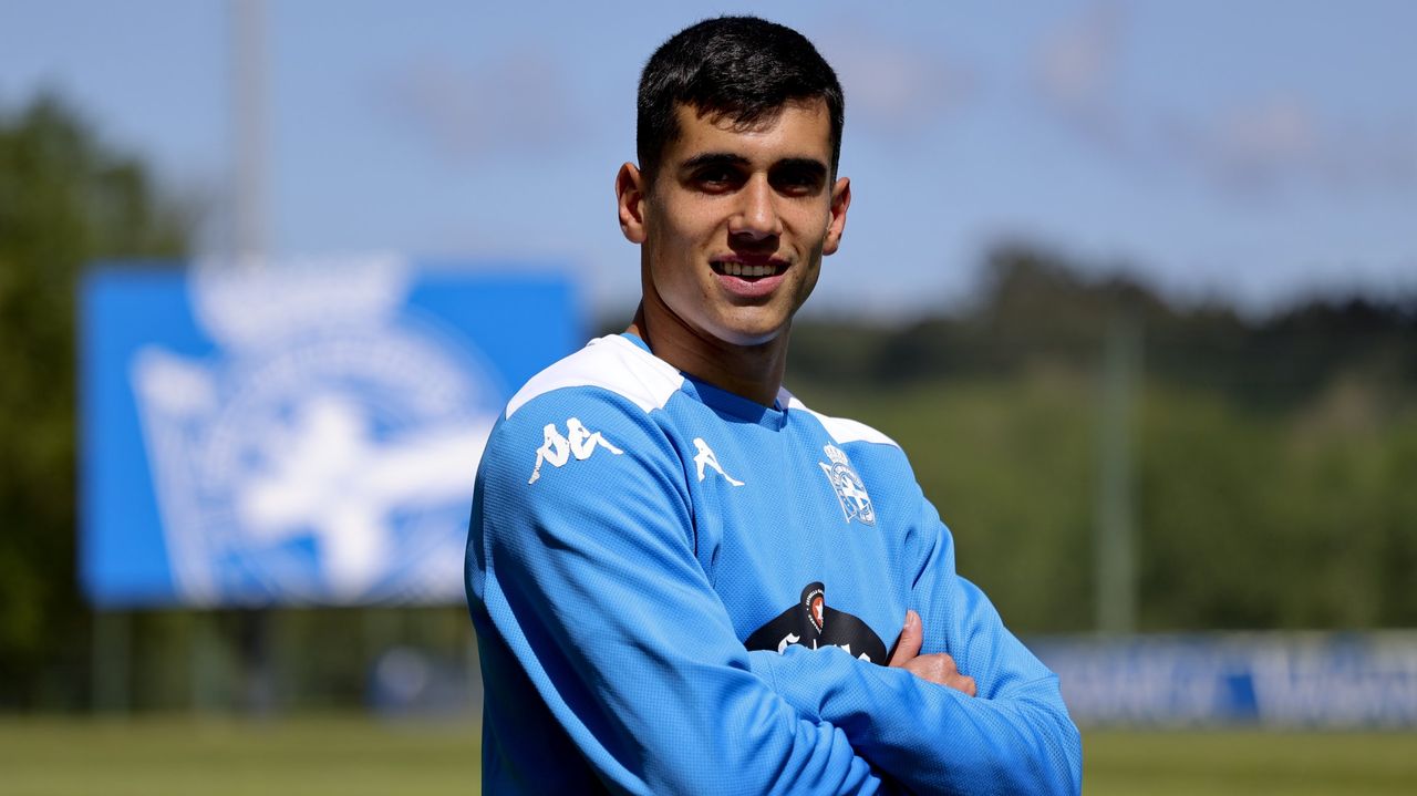 Villares renueva su contrato con el Deportivo hasta el 2025