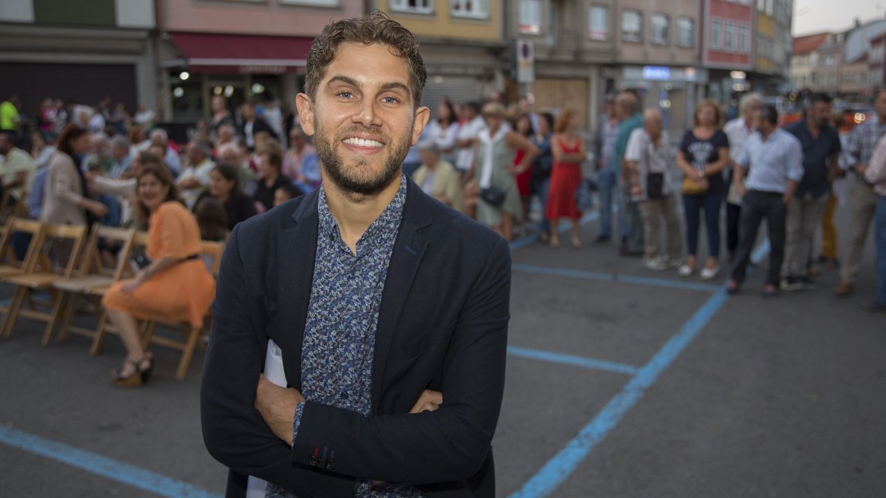 El periodista carballés Manuel Rey gana el premio «Somos esenciais»