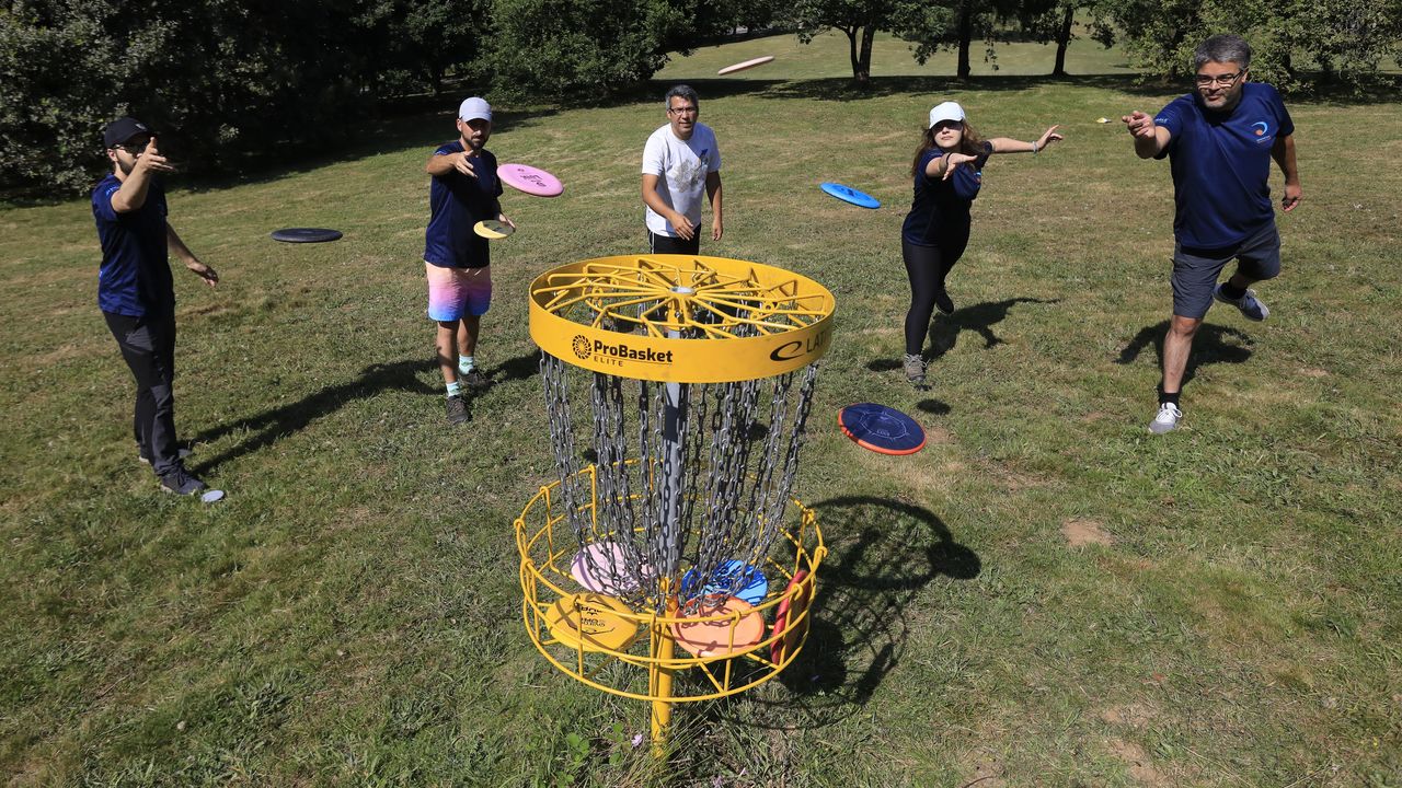 Disc golf, el deporte que triunfa en el Monte do Gozo
